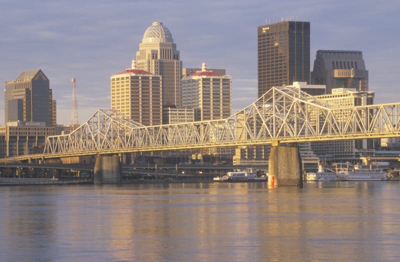 Skyline Do Rio Ohio E De Louisville, KY Fotografia Editorial - Imagem ...