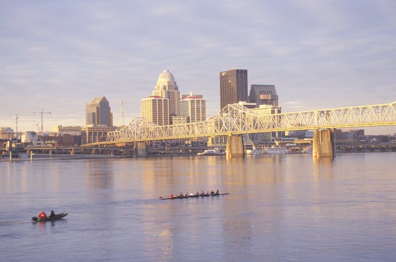 Skyline Do Rio Ohio E De Louisville, KY Fotografia Editorial - Imagem ...