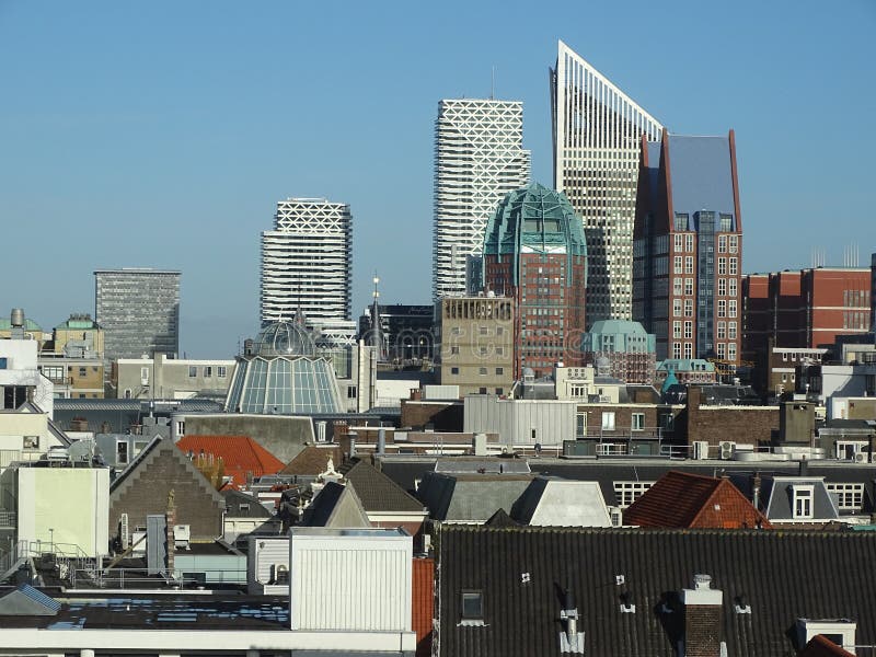 Skyline Den Haag Mit Wolkenkratzern Und Stadt Parken, Die Niederlande ...