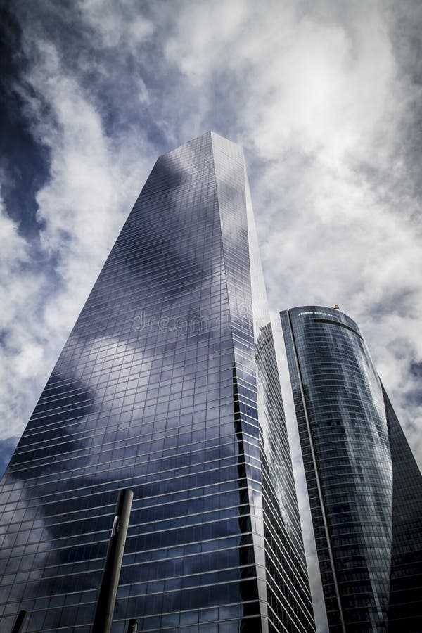 Skyscraper with Glass Facade and Clouds Reflected in Windows Stock ...