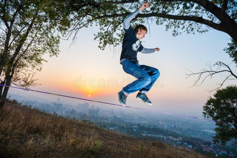 Slackline photo stock. Image du durée, construit, adulte - 59993240