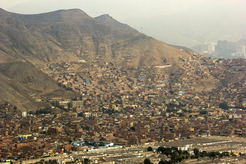 Slamsy w Lima w Peru zdjęcie stock. Obraz złożonej z brud - 50691582