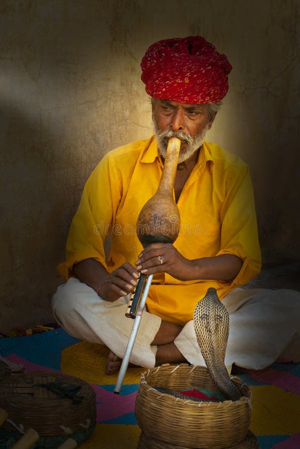Slangengooier, India, Mensen, Reizen Redactionele Fotografie - Image of ...