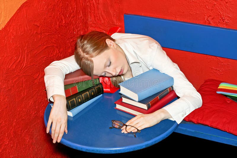 Slaperig onderwijs stock foto. Image of boek, emotie, volwassen - 3169490