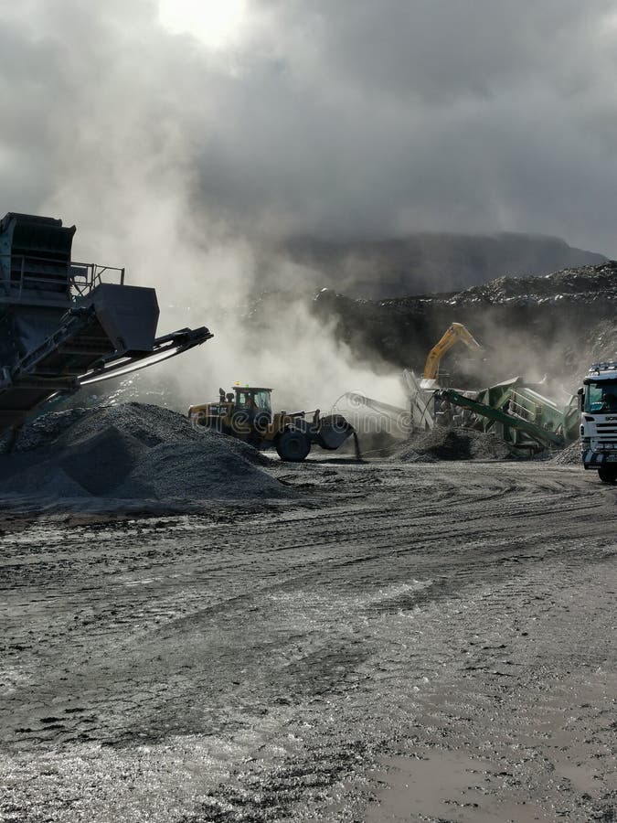 Slate Quarry machinery editorial image. Image of asphalt - 221208570