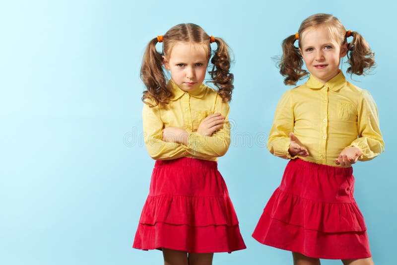 Slechte Tweeling/Goede Tweeling Stock Foto - Image of boos, slecht ...