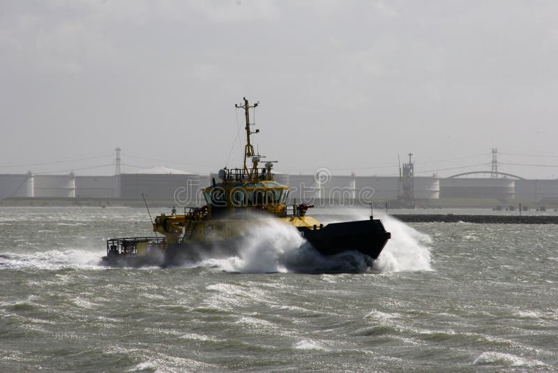 Sleepboot stock afbeelding. Image of sleepboot, paard - 2124535