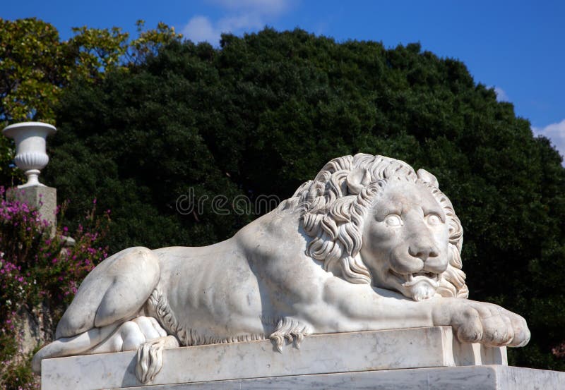 Sleeping and Awakening Lions on the Southern Terrace of the Vorontsov ...