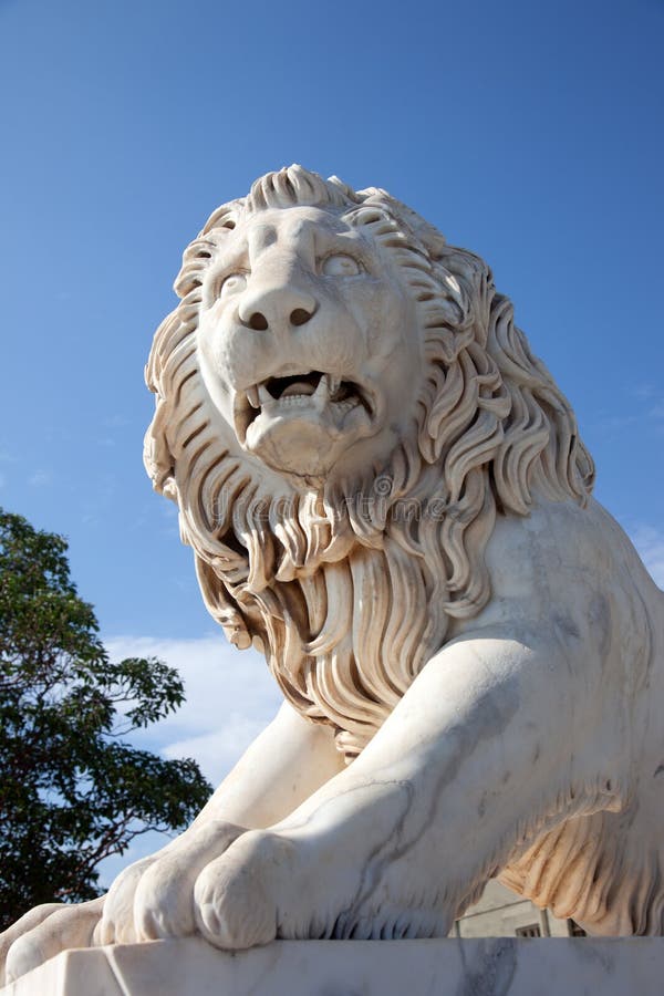 Sleeping and Awakening Lions on the Southern Terrace of the Vorontsov ...