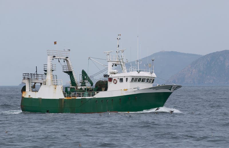 Sleepnet Visserij stock afbeelding. Image of kust, landing - 31660717