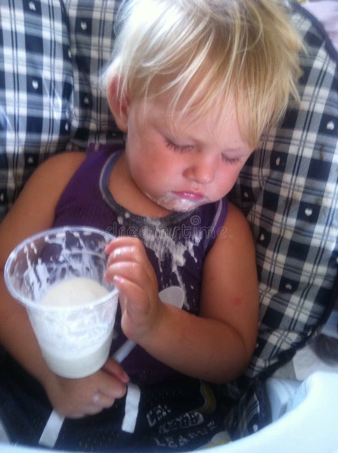 Sleepy head editorial stock image. Image of nanas, head - 51375424