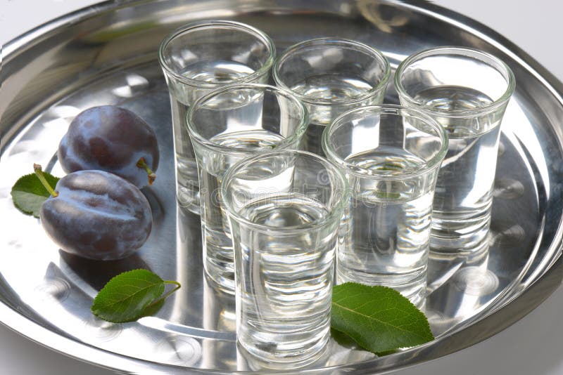 Slibowitz und Pflaumen stockbild. Bild von frucht, vollständig - 59724029