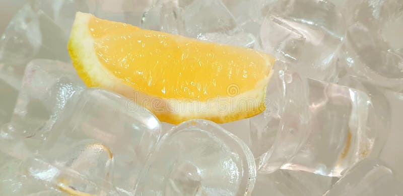 Slice of Lemon on Ice Cubes Stock Image - Image of decoration, yuicy ...