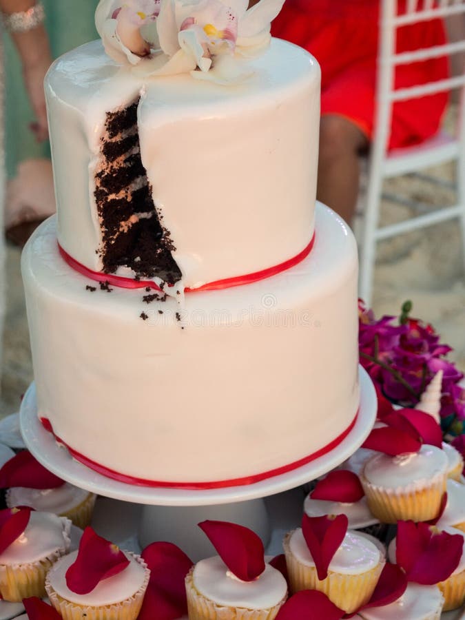 Slice Missing Wedding Cake Stock Photos - Free & Royalty-Free Stock ...