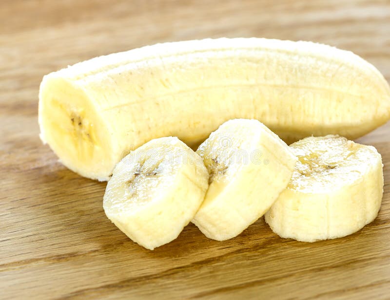 Sliced Banana in Small Dish Stock Photo - Image of look, plants: 121483698