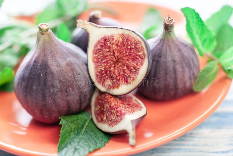 Sliced figs and mint stock image. Image of diet, exotic - 154113891