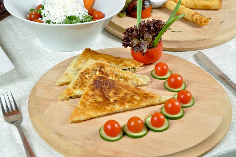 Homemade De Comida Tradicional Deliciosa E Triangular Imagem de Stock ...