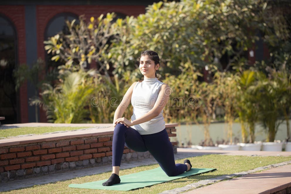 Slim Model in Activewear Doing Kneeling Hip Flexor Stretch Exercise ...