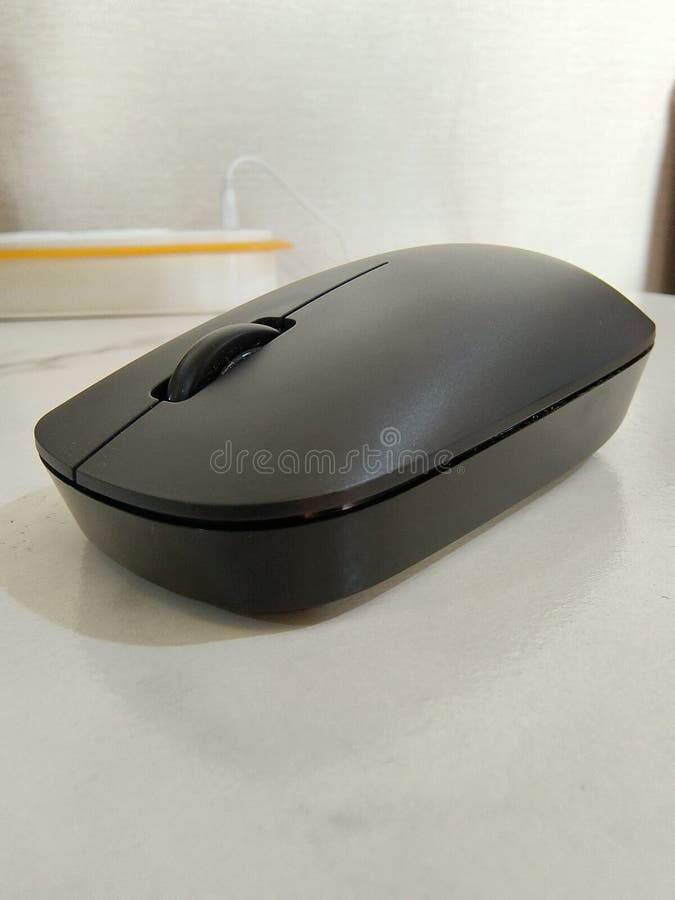 Slim, Simple and Elegant Mouse Stock Image - Image of hand, small ...