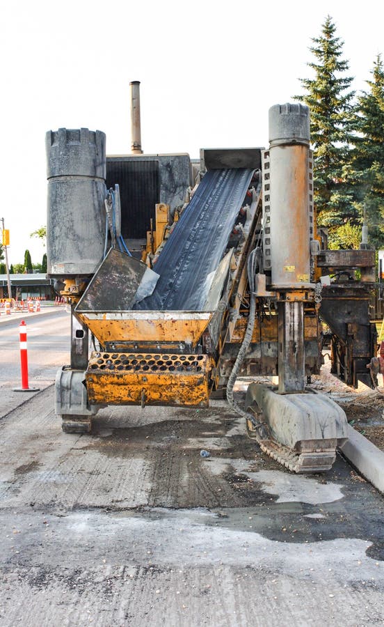 Slipform paving machine stock image. Image of fluid, engineering - 99647933