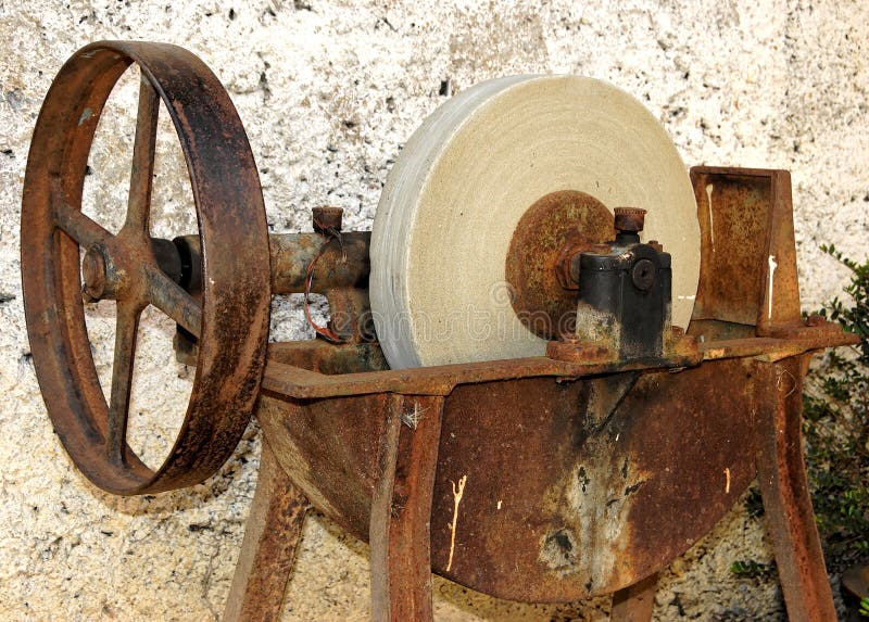 Gammal slipsten arkivfoto. Bild av sten, historiskt, antikviteten ...