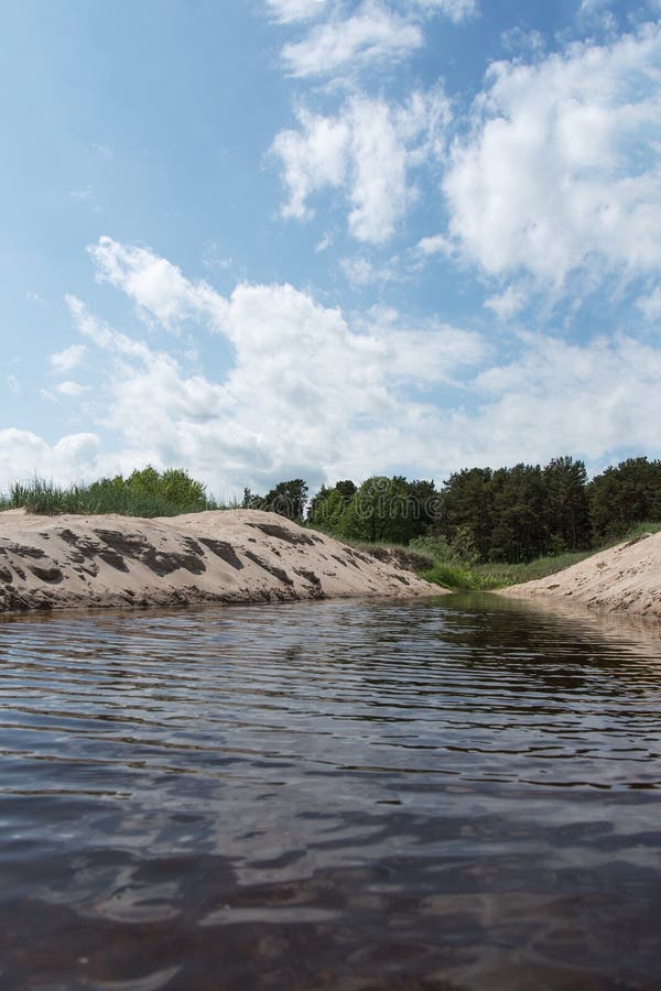 Nieuwe sloot. stock afbeelding. Image of ecologie, groen - 34357365