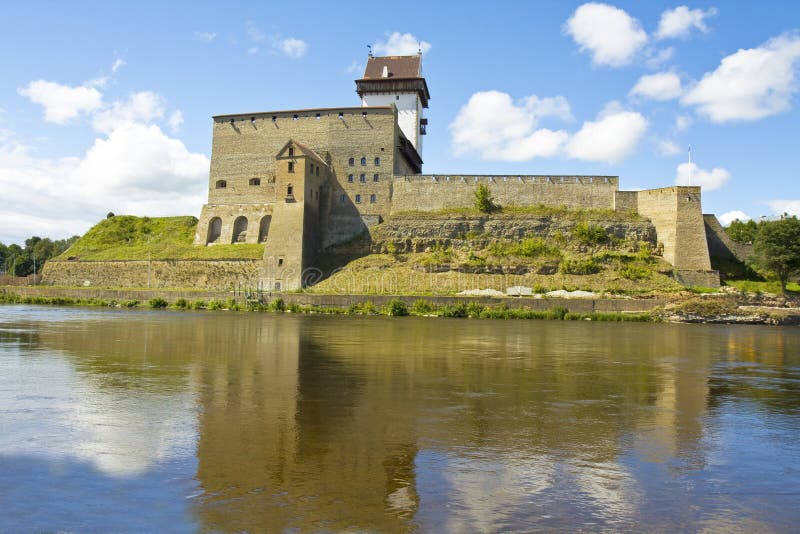 Slott i Narva, Estland arkivfoto. Bild av östligt, europa - 40069210