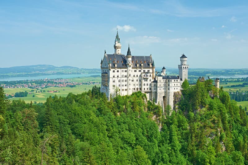 Slotten Av Neuschwanstein I Tyskland Redaktionell Arkivfoto - Bild av ...