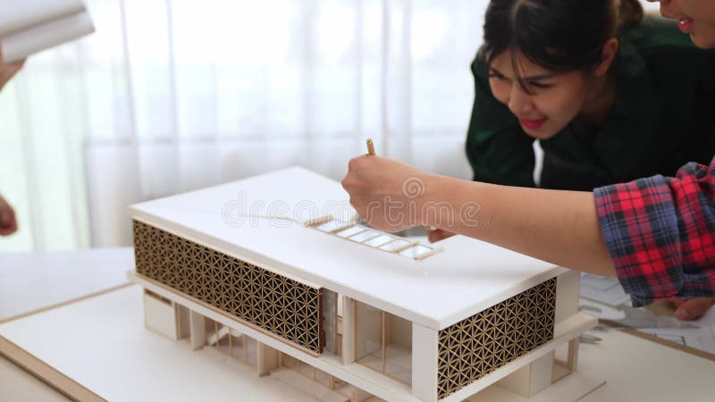 Slow Motion Home Designer and Customer Review House Model Design ...
