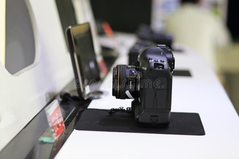 SLR cameras editorial stock image. Image of camera, exhibition - 45222589