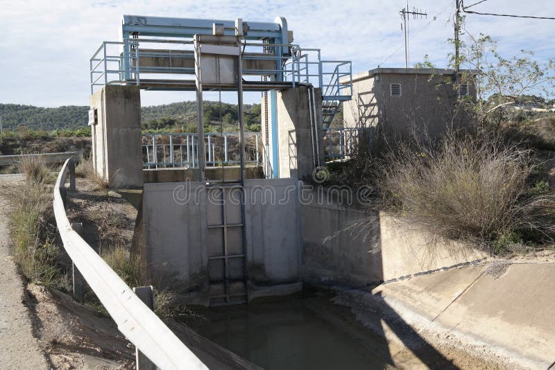 Sluice gate on Aquaduct stock image. Image of power - 133149225