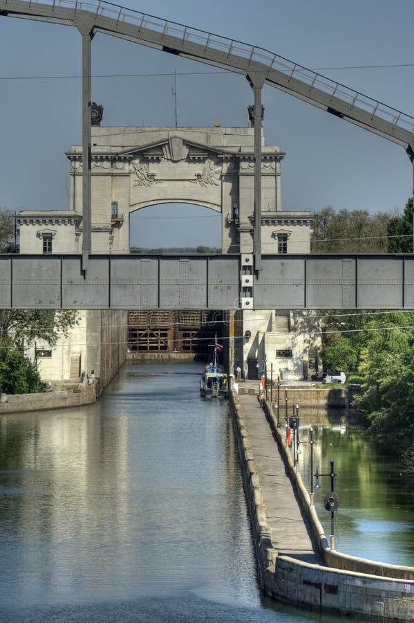 Sluice and railway bridge stock image. Image of railway - 12327161