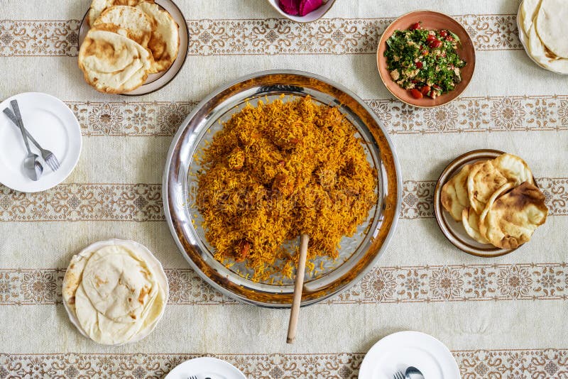 Sluit Omhoog Van Halal Voedsel Op De Vloer Stock Afbeelding - Image of ...