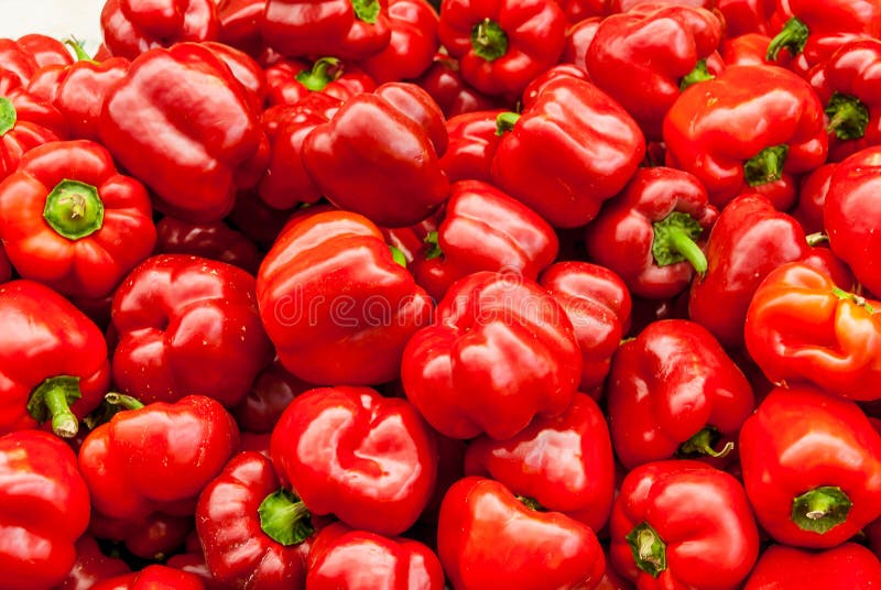 Sluit Omhoog Van Rode Groene Paprika's Stock Afbeelding - Image of ...