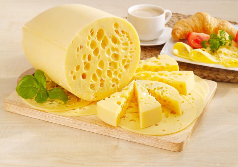 Heerlijke gele kaas stock afbeelding. Image of versheid - 31804109