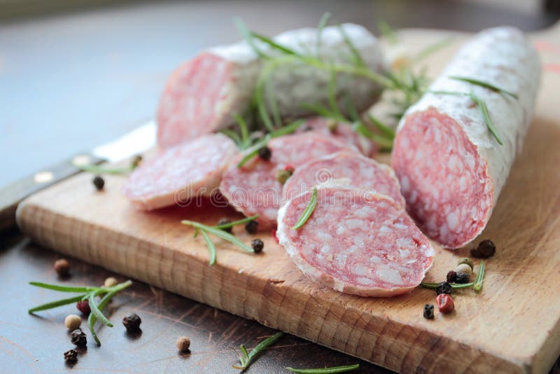 Fuet korv fotografering för bildbyråer. Bild av kött - 50102989