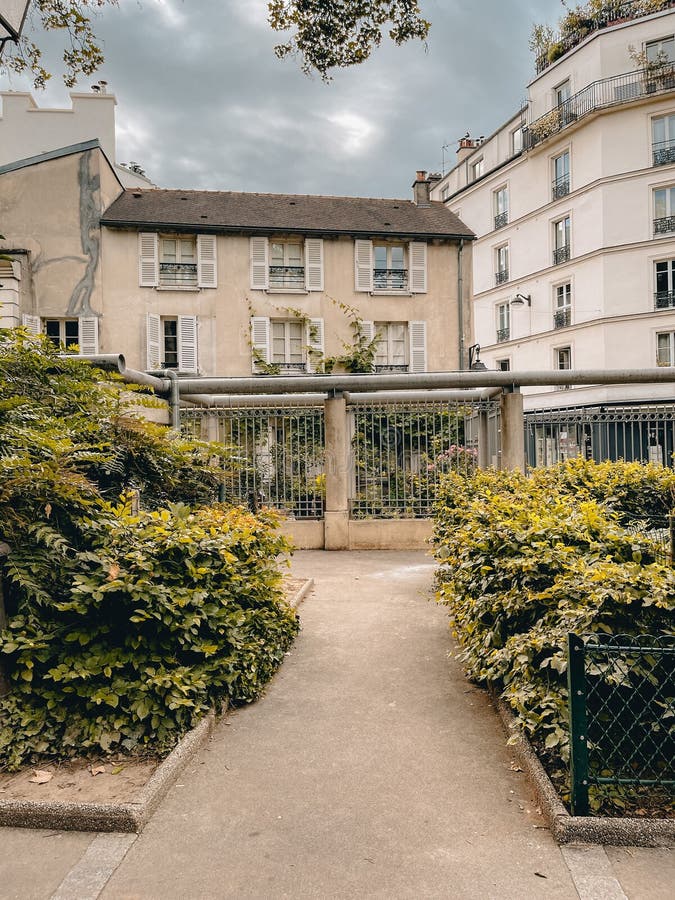 Small Alley with Old Buildings in Paris Stock Image - Image of ...