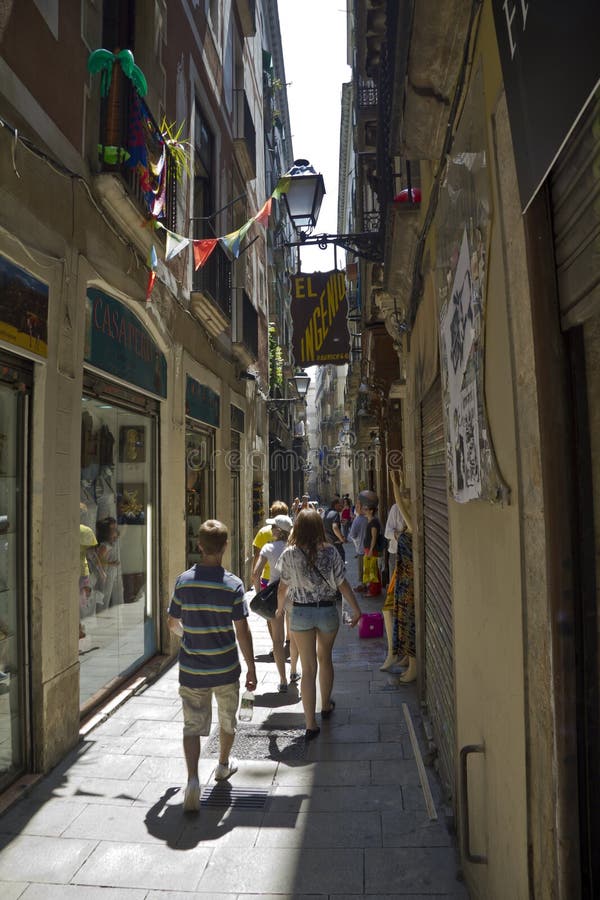 Small Alleyway in Barcelona Editorial Image - Image of catalonia, dark ...