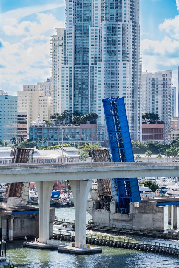 Highway to Miami Beach stock image. Image of blue, road - 14919553