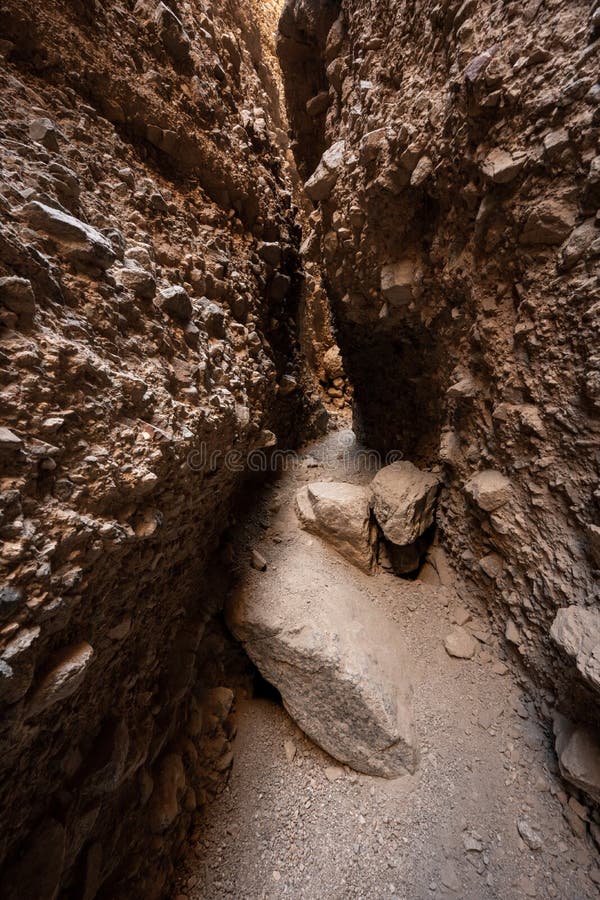 Small Boulder Jam Causes a Step Up in the Narrow Sidewinder Canyon ...