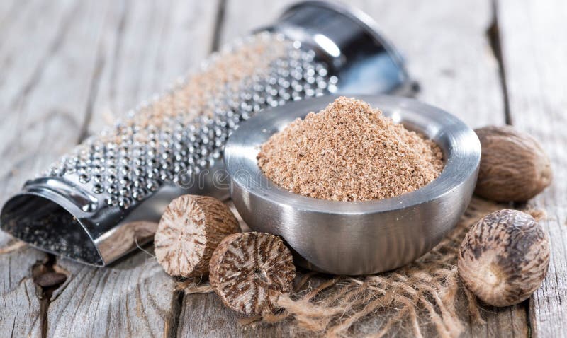Small Bowl with Nutmeg Powder Stock Photo - Image of muscat, herb: 39568264