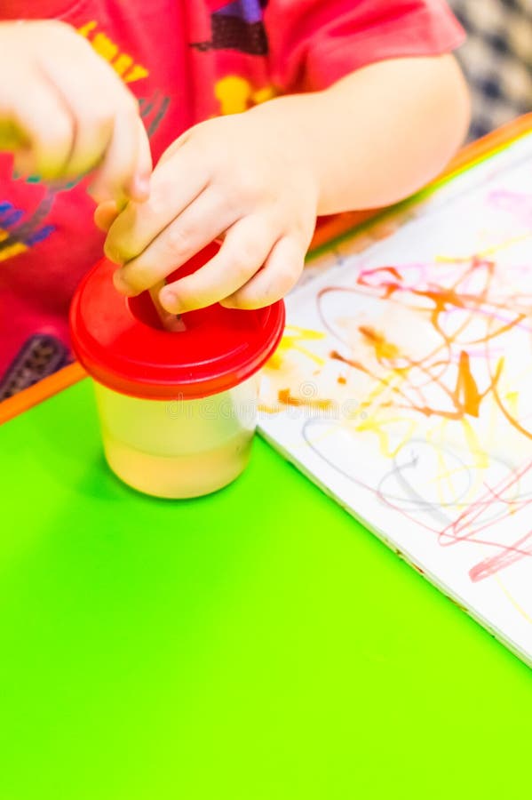 Small Boy Paint on the Paper Stock Image - Image of imagination, artist ...