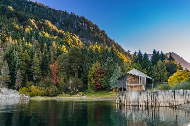 Small Cabin on a Beautiful Lake in Autumn Stock Image - Image of green ...