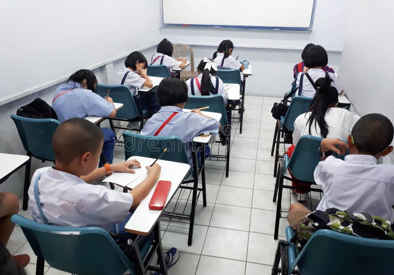 251 Student Sit Small Group Stock Photos - Free & Royalty-Free Stock ...