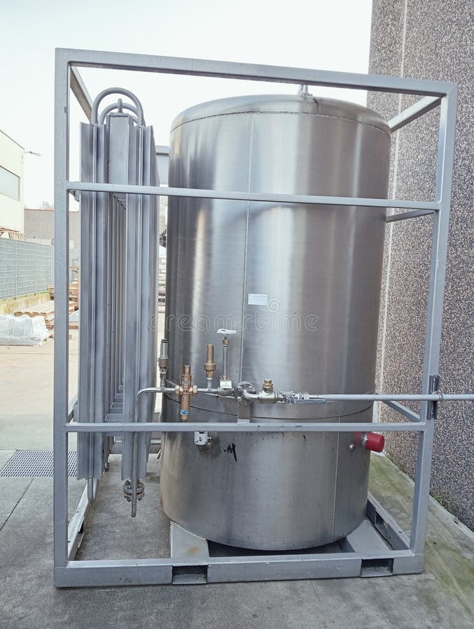 Small Cryogenic Tank for Liquid Nitrogen Stock Photo - Image of liquid ...
