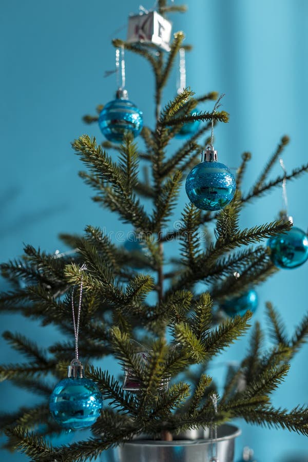 Small Decorated Christmas Tree Stock Image - Image of interior, gift ...