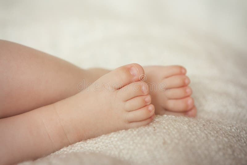 Small Delicate Little Feet To Keep the Wooden Heart Stock Image - Image ...