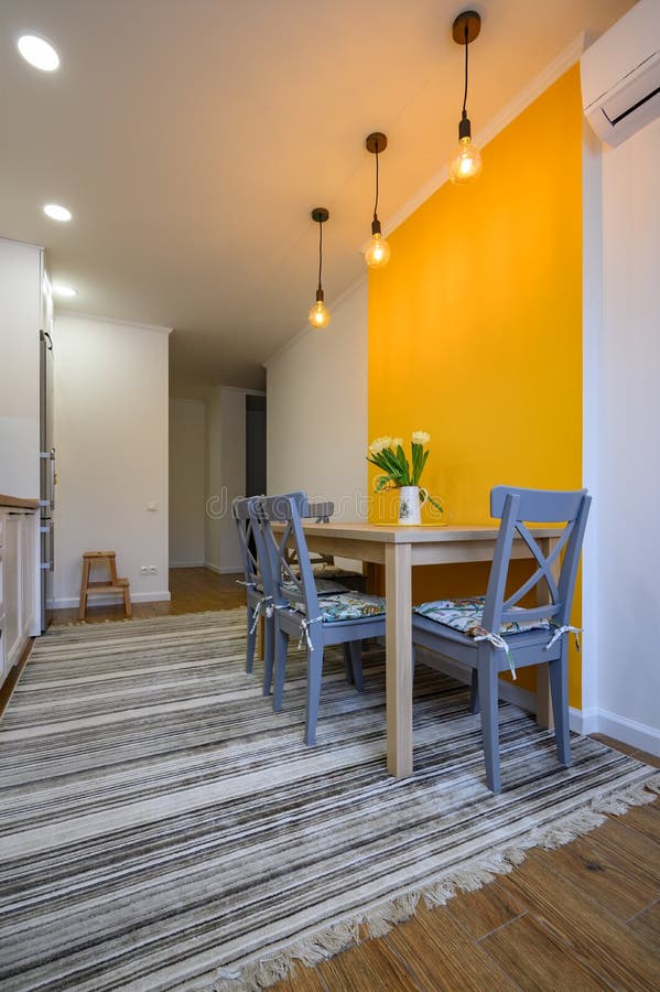 Dining Table in Cozy Well Designed Dining Room Stock Image - Image of ...