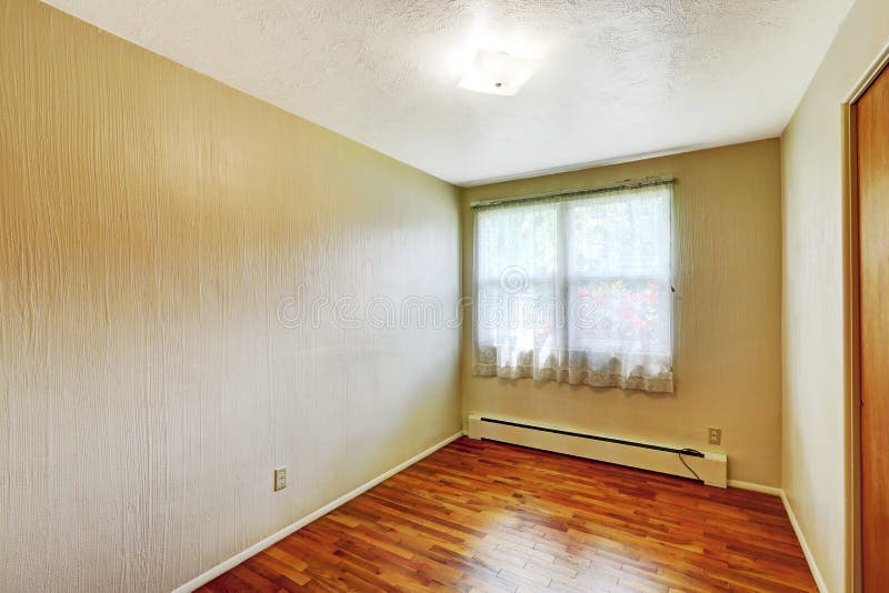 Small Empty Basement Room with Hardwood Floor and Beige Walls Stock ...