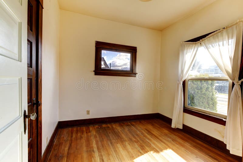 Small empty room stock photo. Image of house, home, curtains - 38411942